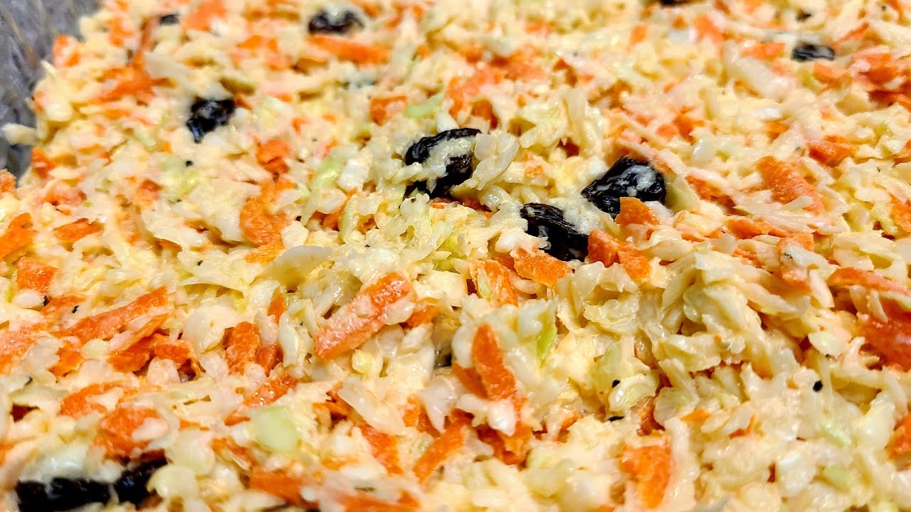 Receta deliciosa de ensalada de col con pasas y pollo